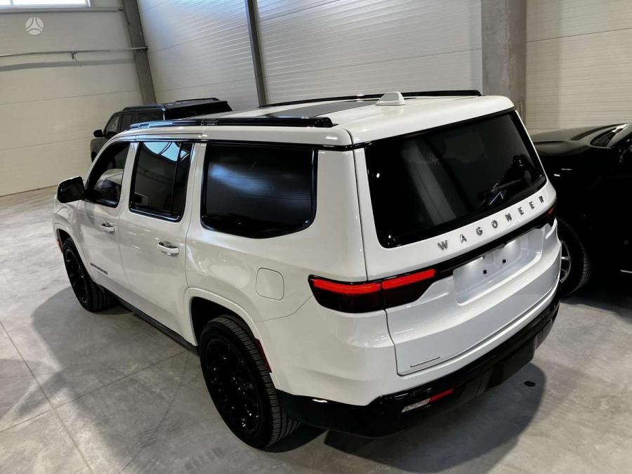 Balts Jeep Wagoneer 2022 Klaipėda, ar dzinēja tilpumu 5.65 L un nobraukumu 63 tūkst. km par 46585 €, foto 10 vietnē AUTOMOTO.COM.LV