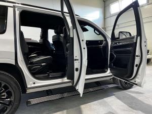 Balts Jeep Wagoneer 2022 Klaipėda, ar dzinēja tilpumu 5.65 L un nobraukumu 63 tūkst. km par 46585 €, foto 13 vietnē AUTOMOTO.COM.LV