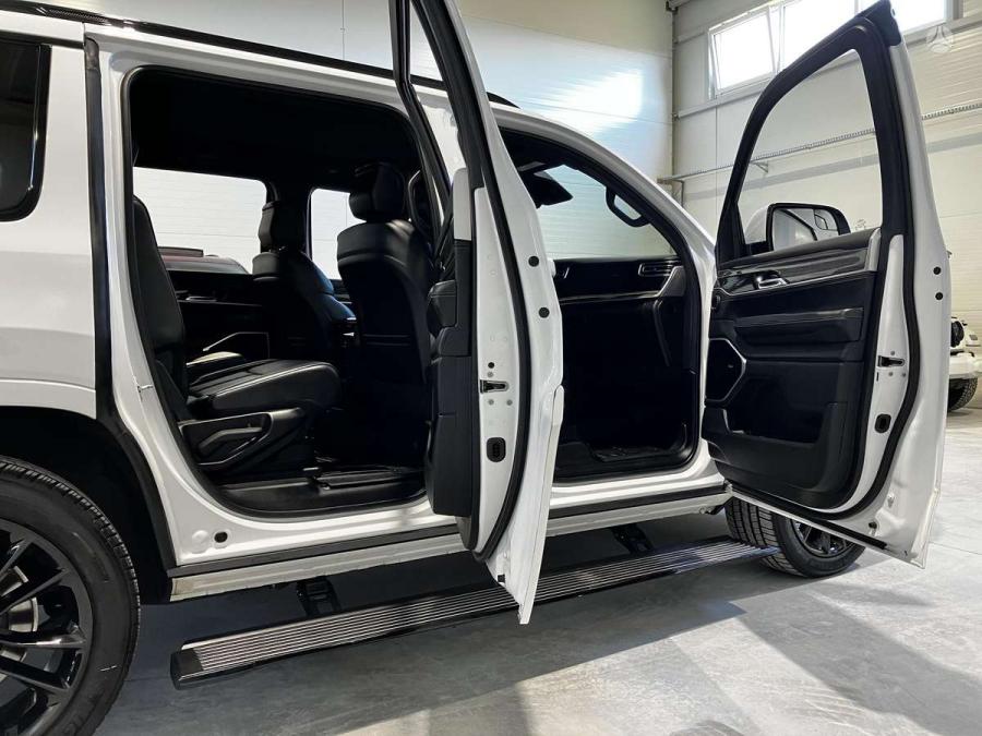 Balts Jeep Wagoneer 2022 Klaipėda, ar dzinēja tilpumu 5.65 L un nobraukumu 63 tūkst. km par 46585 €, foto 13 vietnē AUTOMOTO.COM.LV