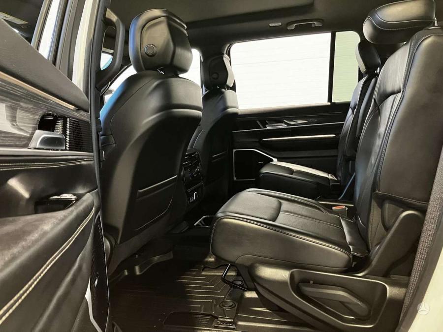 Balts Jeep Wagoneer 2022 Klaipėda, ar dzinēja tilpumu 5.65 L un nobraukumu 63 tūkst. km par 46585 €, foto 19 vietnē AUTOMOTO.COM.LV
