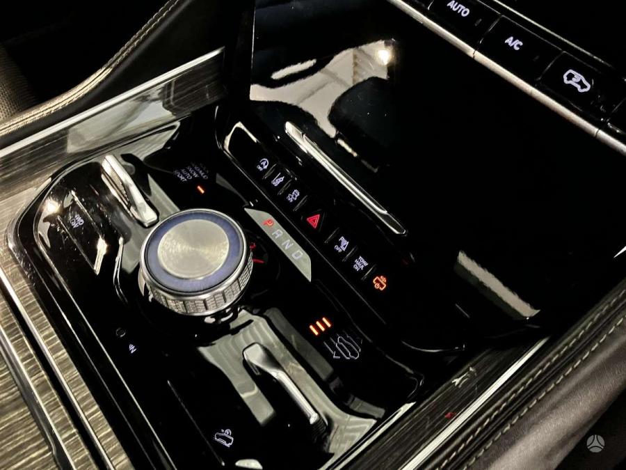 Balts Jeep Wagoneer 2022 Klaipėda, ar dzinēja tilpumu 5.65 L un nobraukumu 63 tūkst. km par 46585 €, foto 25 vietnē AUTOMOTO.COM.LV