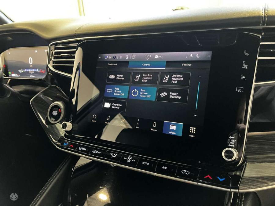 Balts Jeep Wagoneer 2022 Klaipėda, ar dzinēja tilpumu 5.65 L un nobraukumu 63 tūkst. km par 46585 €, foto 26 vietnē AUTOMOTO.COM.LV