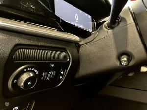 Balts Jeep Wagoneer 2022 Klaipėda, ar dzinēja tilpumu 5.65 L un nobraukumu 63 tūkst. km par 46585 €, foto 32 vietnē AUTOMOTO.COM.LV