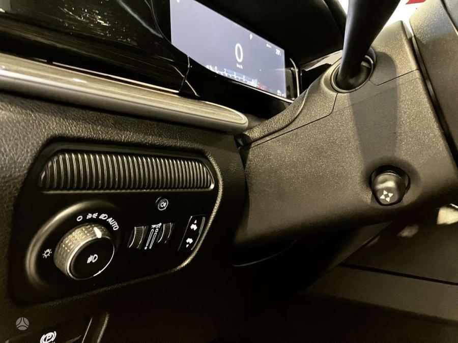 Balts Jeep Wagoneer 2022 Klaipėda, ar dzinēja tilpumu 5.65 L un nobraukumu 63 tūkst. km par 46585 €, foto 32 vietnē AUTOMOTO.COM.LV