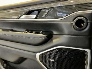Balts Jeep Wagoneer 2022 Klaipėda, ar dzinēja tilpumu 5.65 L un nobraukumu 63 tūkst. km par 46585 €, foto 33 vietnē AUTOMOTO.COM.LV