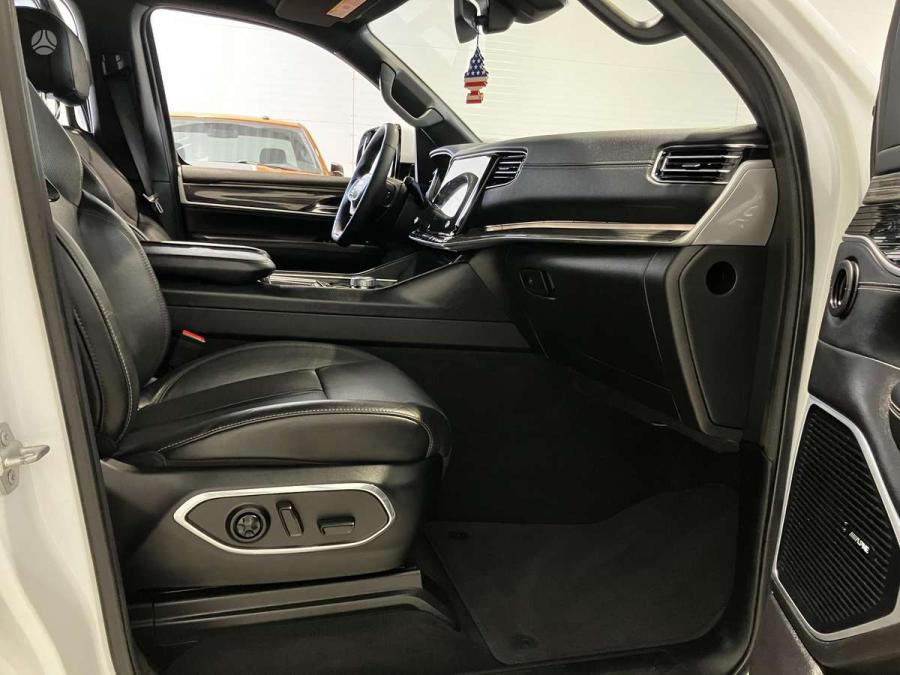 Белый Джип Wagoneer 2022 в Клайпеда, объемом двигателя 5.65 л и пробегом 82 тыс. км за 42900 €, фото 10 на AUTOMOTO.COM.LV