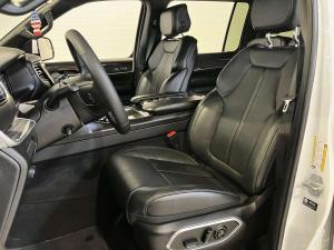 Белый Джип Wagoneer 2022 в Клайпеда, объемом двигателя 5.65 л и пробегом 82 тыс. км за 42900 €, фото 11 на AUTOMOTO.COM.LV