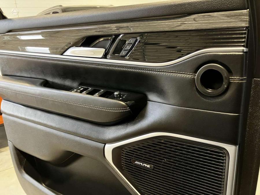 Белый Джип Wagoneer 2022 в Клайпеда, объемом двигателя 5.65 л и пробегом 82 тыс. км за 42900 €, фото 20 на AUTOMOTO.COM.LV