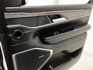 Белый Джип Wagoneer 2022 в Клайпеда, объемом двигателя 5.65 л и пробегом 82 тыс. км за 42900 €, фото 21 на AUTOMOTO.COM.LV