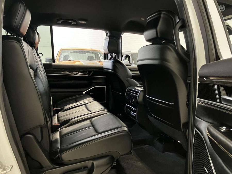 Белый Джип Wagoneer 2022 в Клайпеда, объемом двигателя 5.65 л и пробегом 82 тыс. км за 42900 €, фото 25 на AUTOMOTO.COM.LV