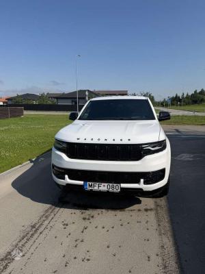 Balts Jeep Wagoneer 2022 Klaipėda, ar dzinēja tilpumu 5.65 L un nobraukumu 87 tūkst. km par 47800 €, foto  vietnē AUTOMOTO.COM.LV