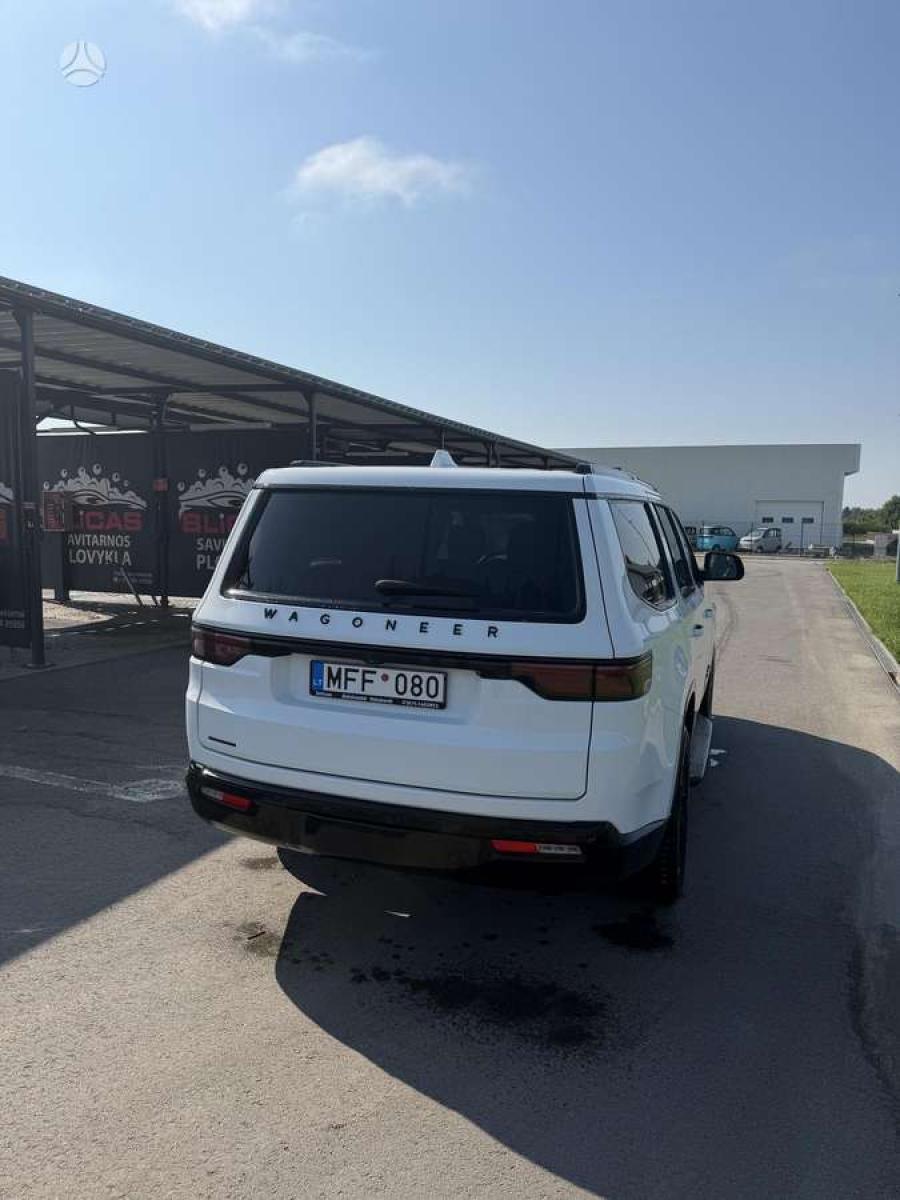 Balts Jeep Wagoneer 2022 Klaipėda, ar dzinēja tilpumu 5.65 L un nobraukumu 87 tūkst. km par 47800 €, foto 3 vietnē AUTOMOTO.COM.LV