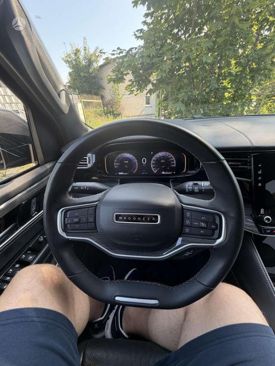 Balts Jeep Wagoneer 2022 Klaipėda, ar dzinēja tilpumu 5.65 L un nobraukumu 87 tūkst. km par 47800 €, foto 7 vietnē AUTOMOTO.COM.LV