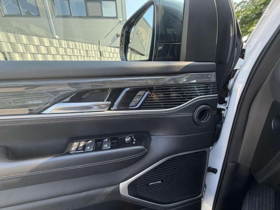 Balts Jeep Wagoneer 2022 Klaipėda, ar dzinēja tilpumu 5.65 L un nobraukumu 87 tūkst. km par 47800 €, foto 15 vietnē AUTOMOTO.COM.LV