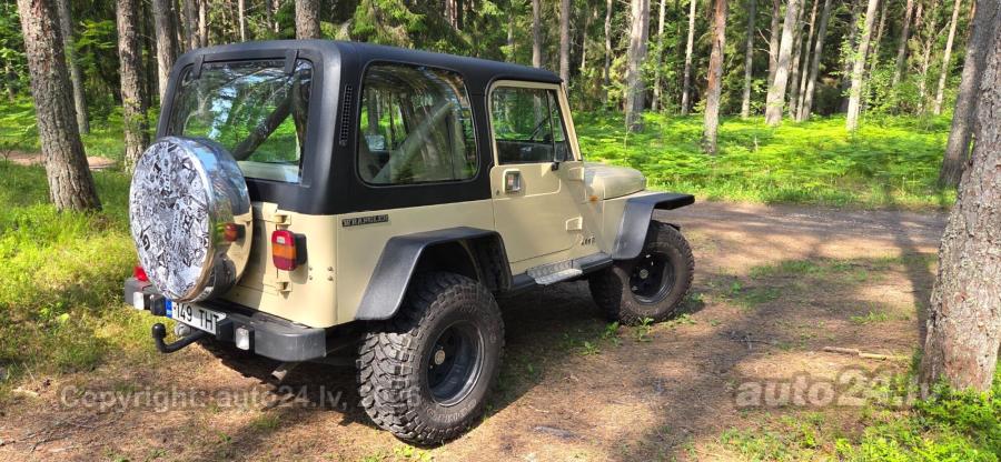 Beige Jeep Wrangler 1989 in Tallinn, with an engine capacity of 2.50 L and mileage of 310 thousand km for 13000 €, photo 5 on AUTOMOTO.COM.LV