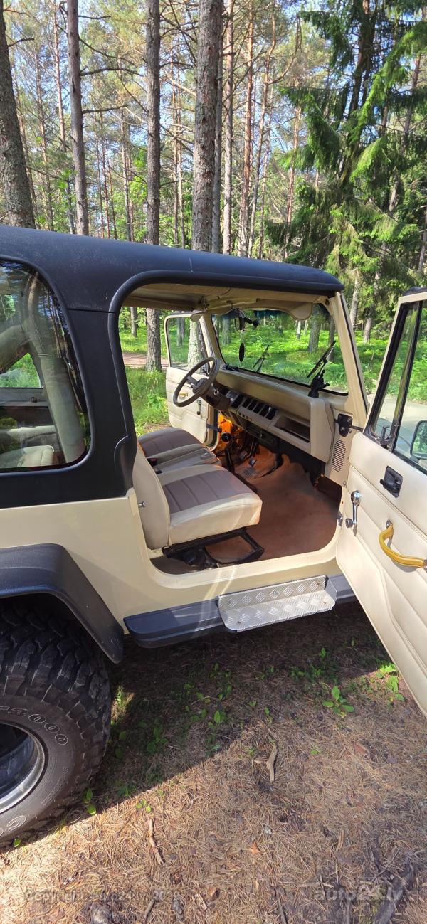 Smilšu krāsa Jeep Wrangler 1989 Tallina, ar dzinēja tilpumu 2.50 L un nobraukumu 310 tūkst. km par 13000 €, foto 10 vietnē AUTOMOTO.COM.LV