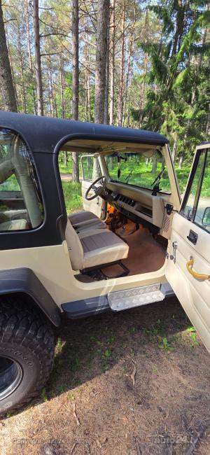 Beige Jeep Wrangler 1989 in Tallinn, with an engine capacity of 2.50 L and mileage of 310 thousand km for 13000 €, photo 11 on AUTOMOTO.COM.LV