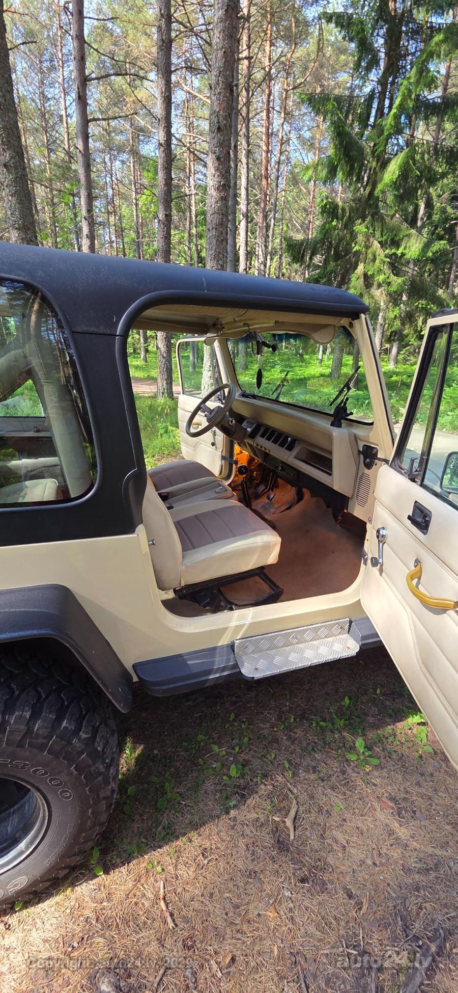 Beige Jeep Wrangler 1989 in Tallinn, with an engine capacity of 2.50 L and mileage of 310 thousand km for 13000 €, photo 11 on AUTOMOTO.COM.LV