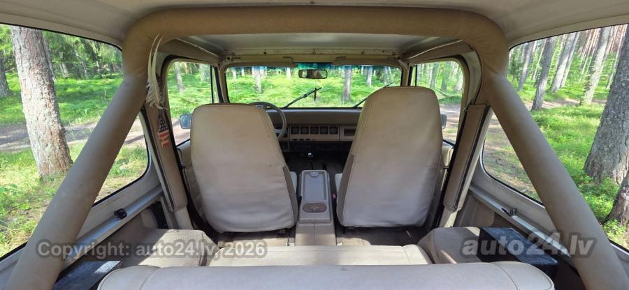 Beige Jeep Wrangler 1989 in Tallinn, with an engine capacity of 2.50 L and mileage of 310 thousand km for 13000 €, photo 13 on AUTOMOTO.COM.LV