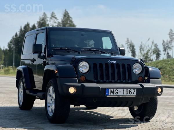 Melns Jeep Wrangler 2012 Valmiera, ar dzinēja tilpumu 2.80 L un nobraukumu 240 tūkst. km par 16995 €, foto 3 vietnē AUTOMOTO.COM.LV