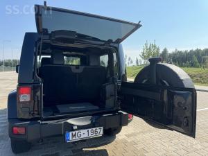 Melns Jeep Wrangler 2012 Valmiera, ar dzinēja tilpumu 2.80 L un nobraukumu 240 tūkst. km par 16995 €, foto 8 vietnē AUTOMOTO.COM.LV