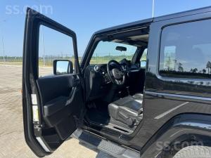 Melns Jeep Wrangler 2012 Valmiera, ar dzinēja tilpumu 2.80 L un nobraukumu 240 tūkst. km par 16995 €, foto 13 vietnē AUTOMOTO.COM.LV