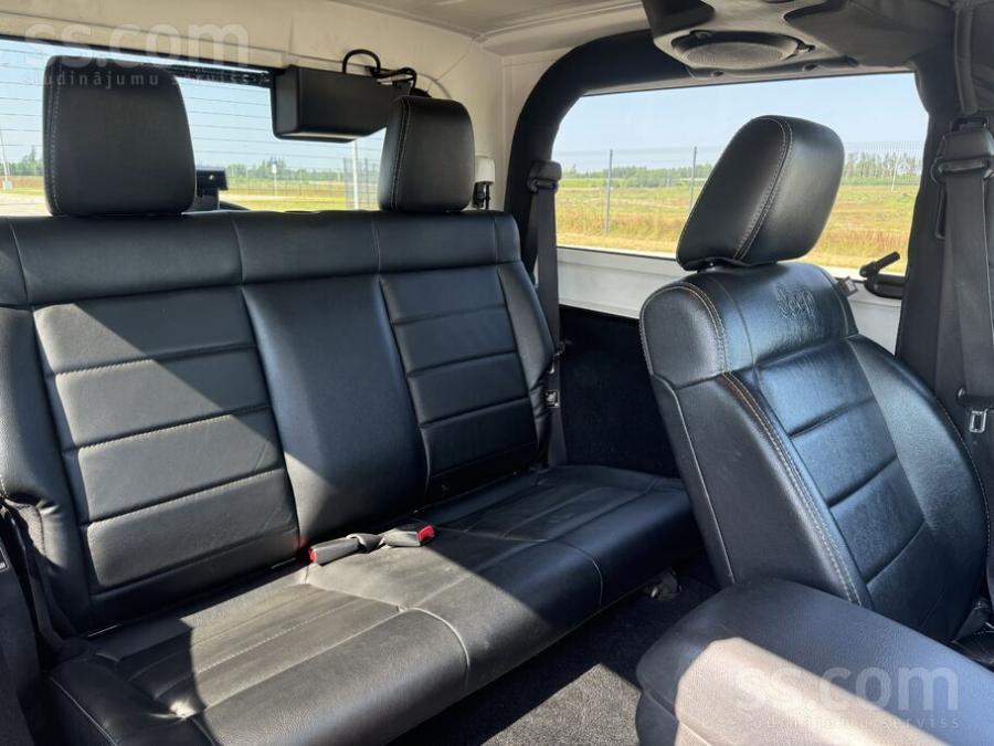 Melns Jeep Wrangler 2012 Valmiera, ar dzinēja tilpumu 2.80 L un nobraukumu 240 tūkst. km par 16995 €, foto 16 vietnē AUTOMOTO.COM.LV