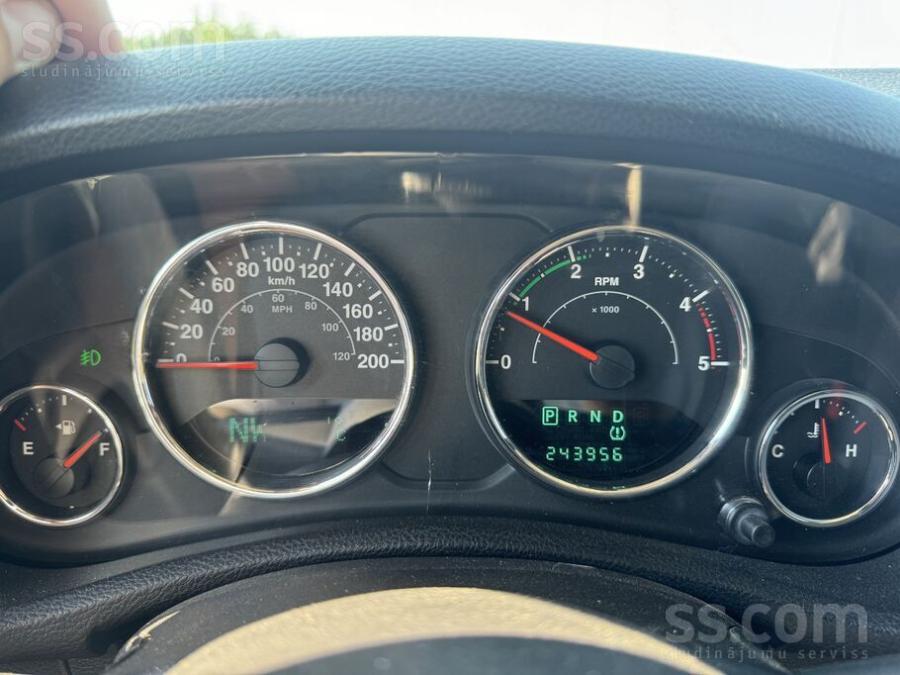 Melns Jeep Wrangler 2012 Valmiera, ar dzinēja tilpumu 2.80 L un nobraukumu 240 tūkst. km par 16995 €, foto 20 vietnē AUTOMOTO.COM.LV