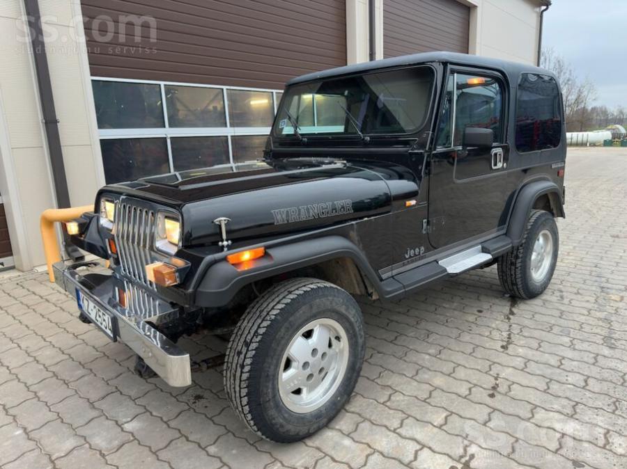 Black Jeep Wrangler 1988 in Jelgava, with an engine capacity of 2.50 L and mileage of 463 thousand km for 10000 €, photo 1 on AUTOMOTO.COM.LV