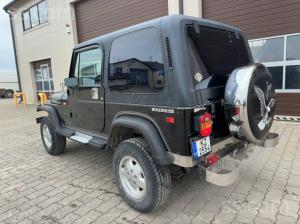Black Jeep Wrangler 1988 in Jelgava, with an engine capacity of 2.50 L and mileage of 463 thousand km for 10000 €, photo 4 on AUTOMOTO.COM.LV