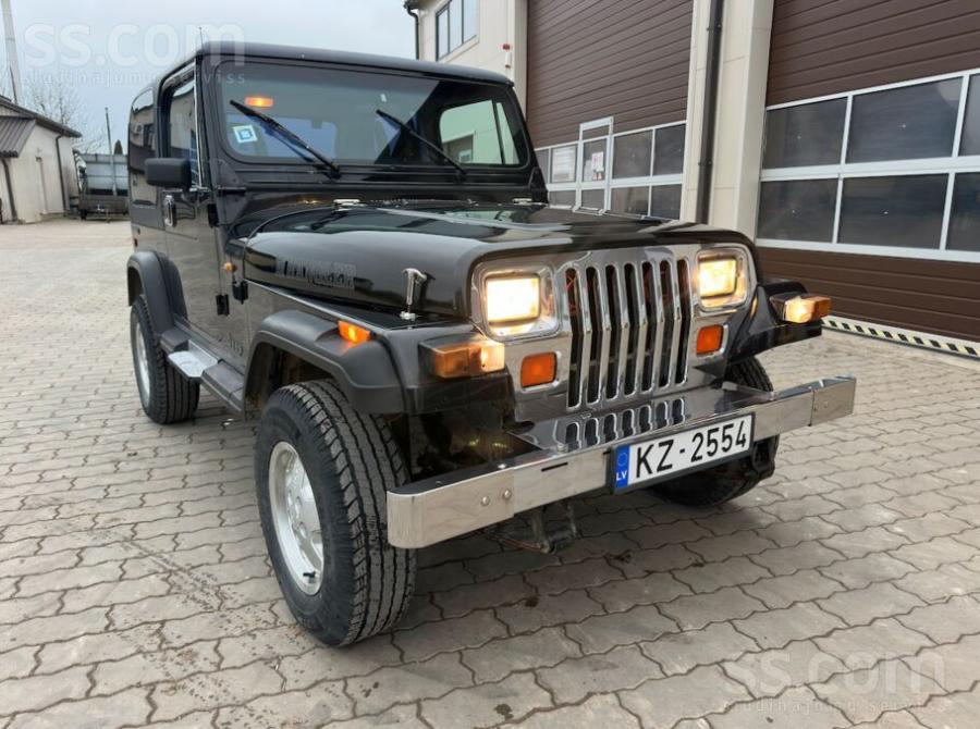 Black Jeep Wrangler 1988 in Jelgava, with an engine capacity of 2.50 L and mileage of 463 thousand km for 10000 €, photo 5 on AUTOMOTO.COM.LV