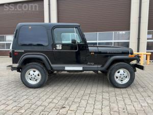 Black Jeep Wrangler 1988 in Jelgava, with an engine capacity of 2.50 L and mileage of 463 thousand km for 10000 €, photo 6 on AUTOMOTO.COM.LV