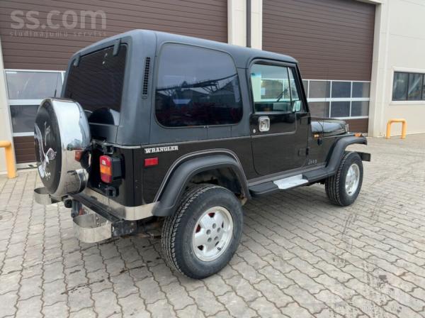 Black Jeep Wrangler 1988 in Jelgava, with an engine capacity of 2.50 L and mileage of 463 thousand km for 10000 €, photo 6 on AUTOMOTO.COM.LV
