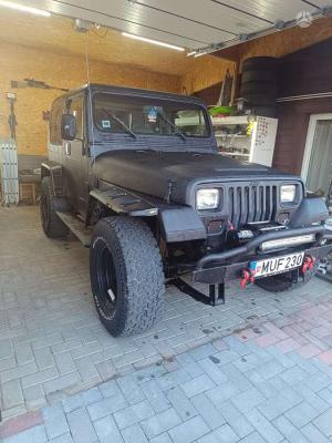 Black Jeep Wrangler 1988 in Silale, with an engine capacity of 4.20 L and mileage of 255 thousand km for 7400 €, photo 5 on AUTOMOTO.COM.LV