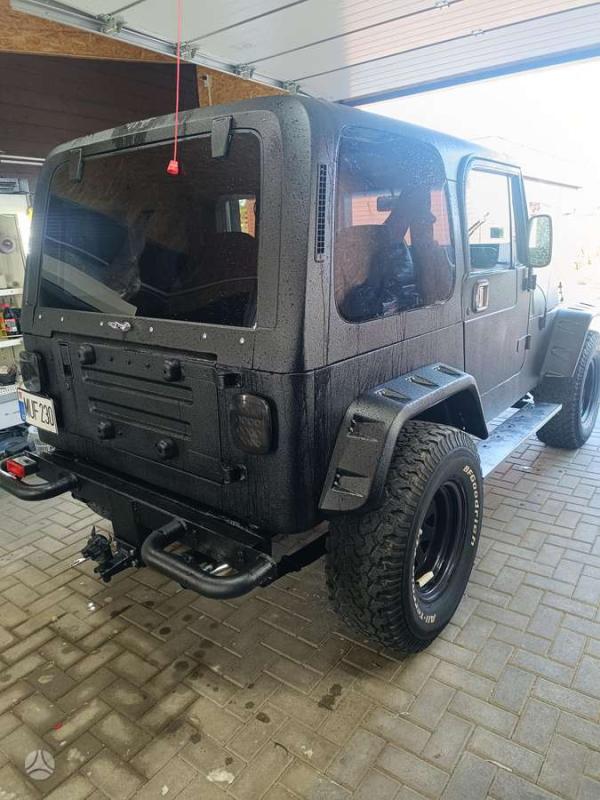 Jeep Wrangler 1988 in Silale on AUTOMOTO.COM.LV Black Jeep Wrangler 1988 in Silale, with an engine capacity of 4.20 L and mileage of 255 thousand km for 7400 €, photo 7 on AUTOMOTO.COM.LV