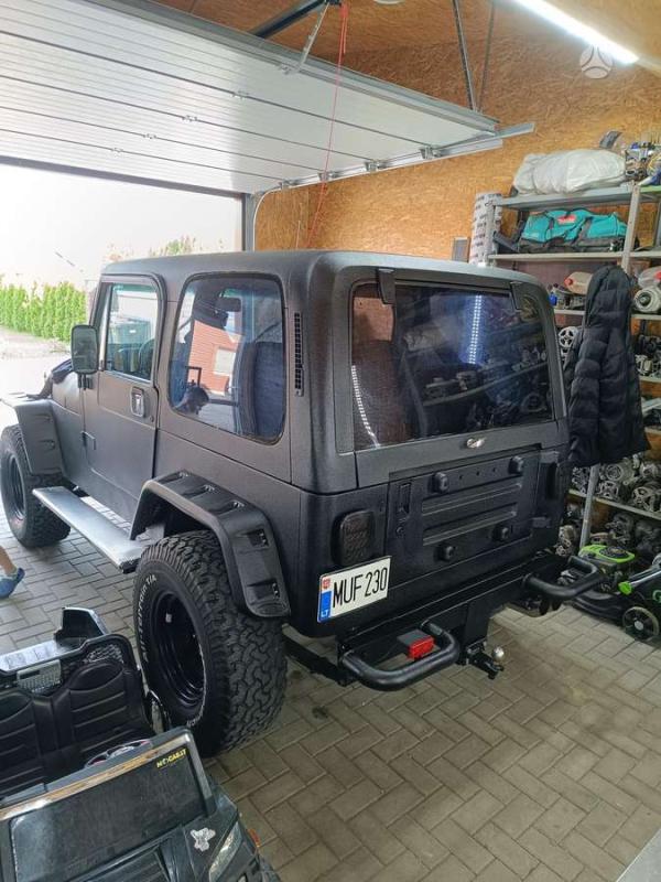Jeep Wrangler 1988 in Silale on AUTOMOTO.COM.LV Black Jeep Wrangler 1988 in Silale, with an engine capacity of 4.20 L and mileage of 255 thousand km for 7400 €, photo 9 on AUTOMOTO.COM.LV