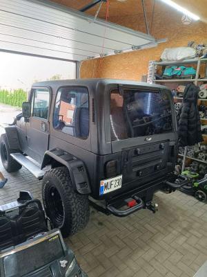 Black Jeep Wrangler 1988 in Silale, with an engine capacity of 4.20 L and mileage of 255 thousand km for 7400 €, photo 9 on AUTOMOTO.COM.LV