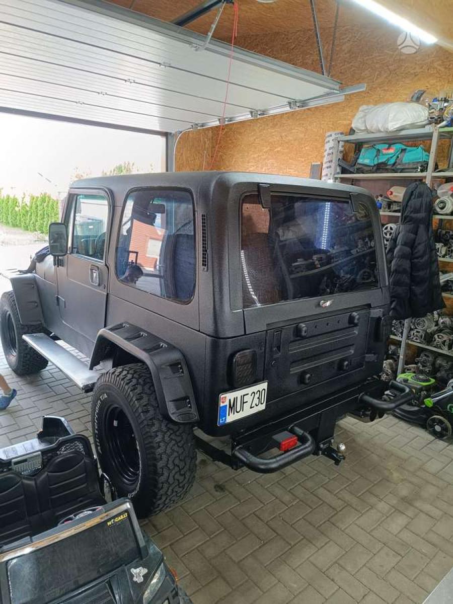 Black Jeep Wrangler 1988 in Silale, with an engine capacity of 4.20 L and mileage of 255 thousand km for 7400 €, photo 9 on AUTOMOTO.COM.LV