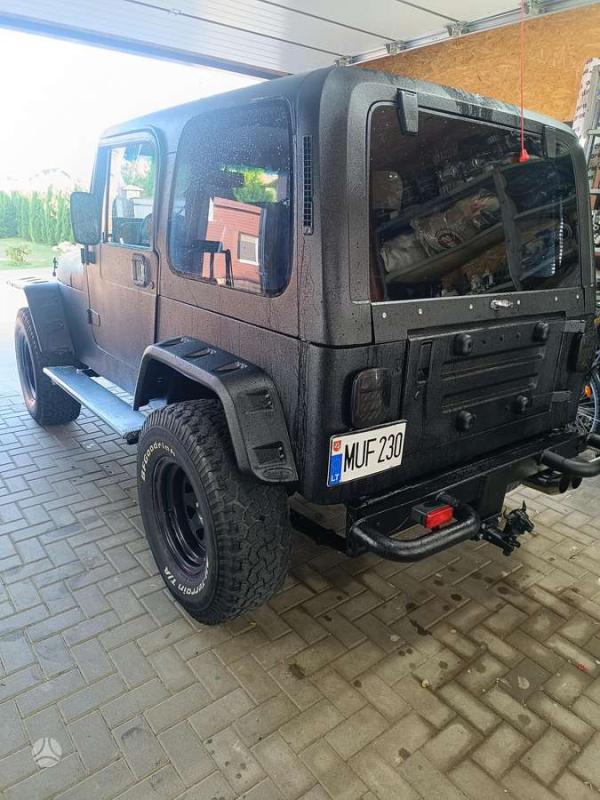 Jeep Wrangler 1988 in Silale on AUTOMOTO.COM.LV Black Jeep Wrangler 1988 in Silale, with an engine capacity of 4.20 L and mileage of 255 thousand km for 7400 €, photo 10 on AUTOMOTO.COM.LV