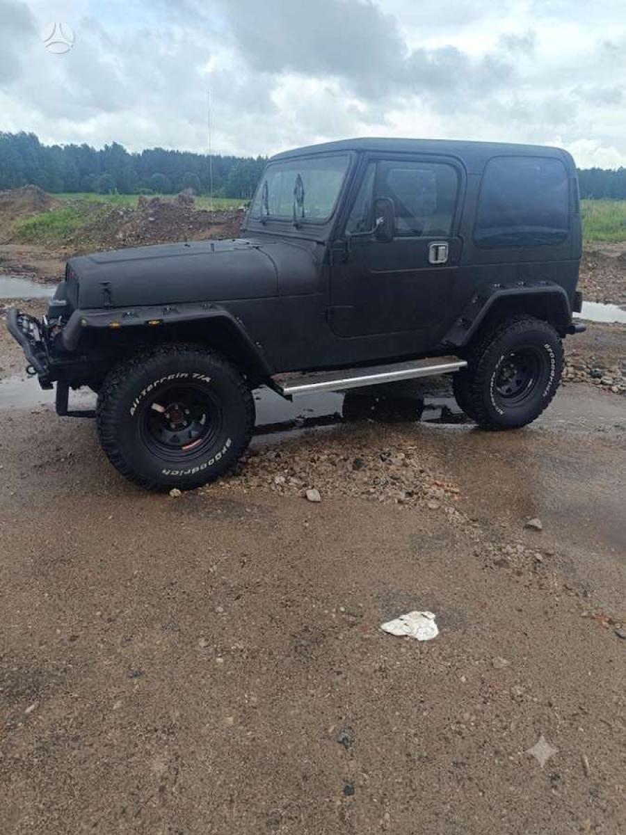 Black Jeep Wrangler 1988 in Silale, with an engine capacity of 4.20 L and mileage of 255 thousand km for 7400 €, photo 12 on AUTOMOTO.COM.LV