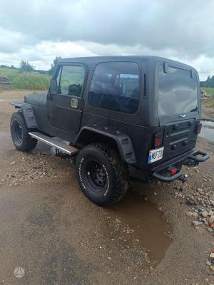 Black Jeep Wrangler 1988 in Silale, with an engine capacity of 4.20 L and mileage of 255 thousand km for 7400 €, photo 13 on AUTOMOTO.COM.LV