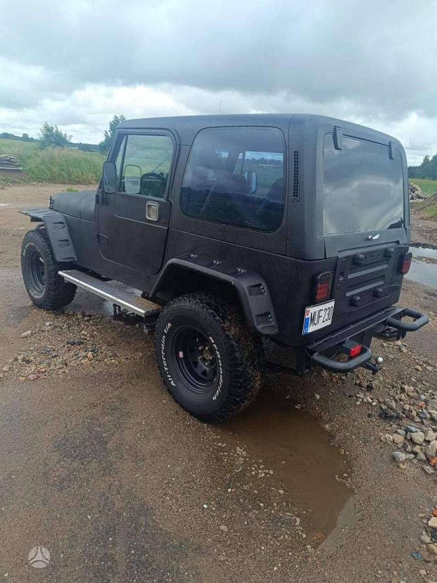 Black Jeep Wrangler 1988 in Silale, with an engine capacity of 4.20 L and mileage of 255 thousand km for 7400 €, photo 13 on AUTOMOTO.COM.LV