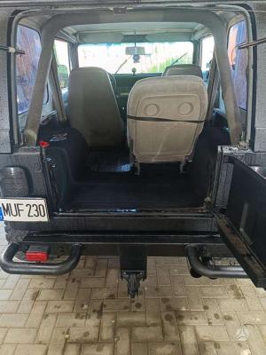 Black Jeep Wrangler 1988 in Silale, with an engine capacity of 4.20 L and mileage of 255 thousand km for 7400 €, photo 16 on AUTOMOTO.COM.LV