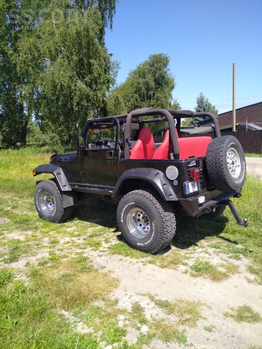 Black Jeep Wrangler 1999 in Liepaja, with an engine capacity of 4.00 L and mileage of 0 thousand km for 8200 €, photo 3 on AUTOMOTO.COM.LV