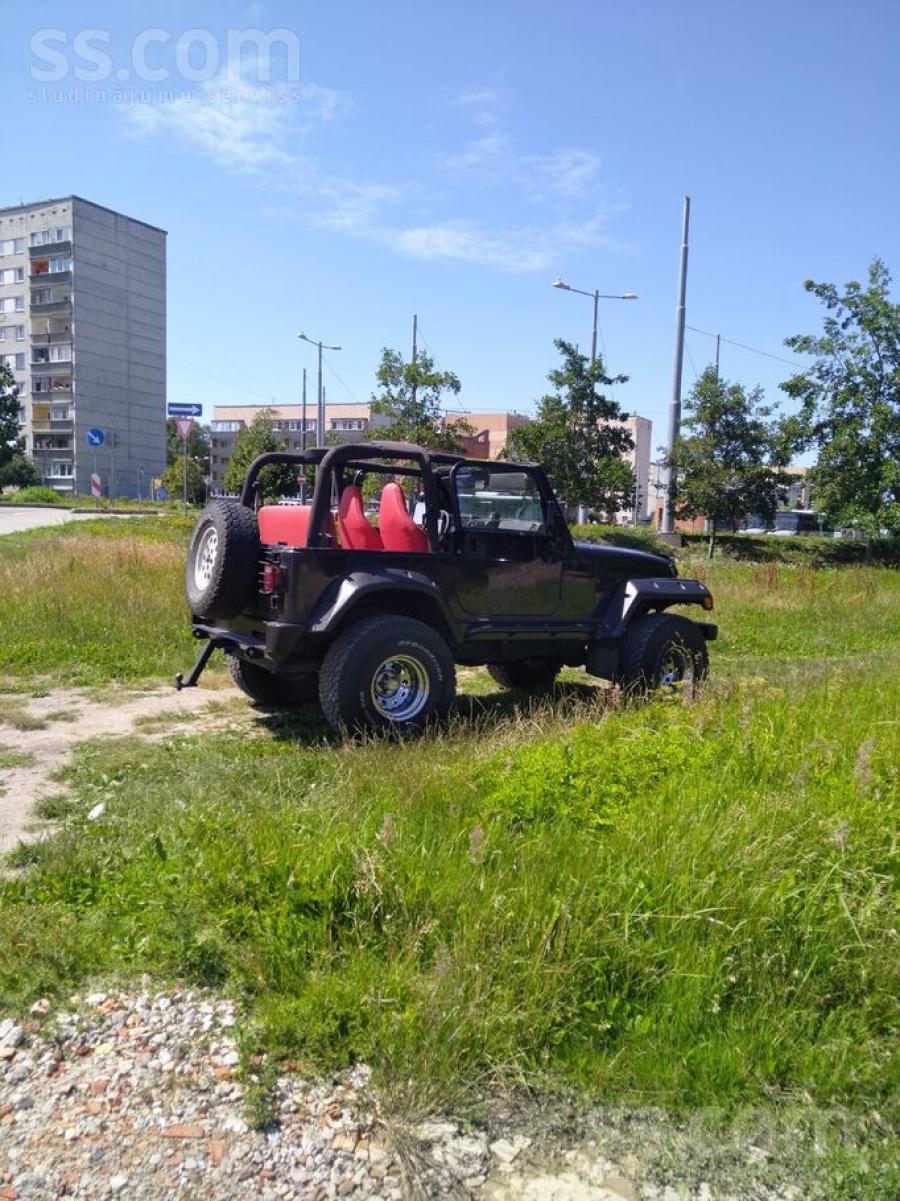 Black Jeep Wrangler 1999 in Liepaja, with an engine capacity of 4.00 L and mileage of 0 thousand km for 8200 €, photo 4 on AUTOMOTO.COM.LV