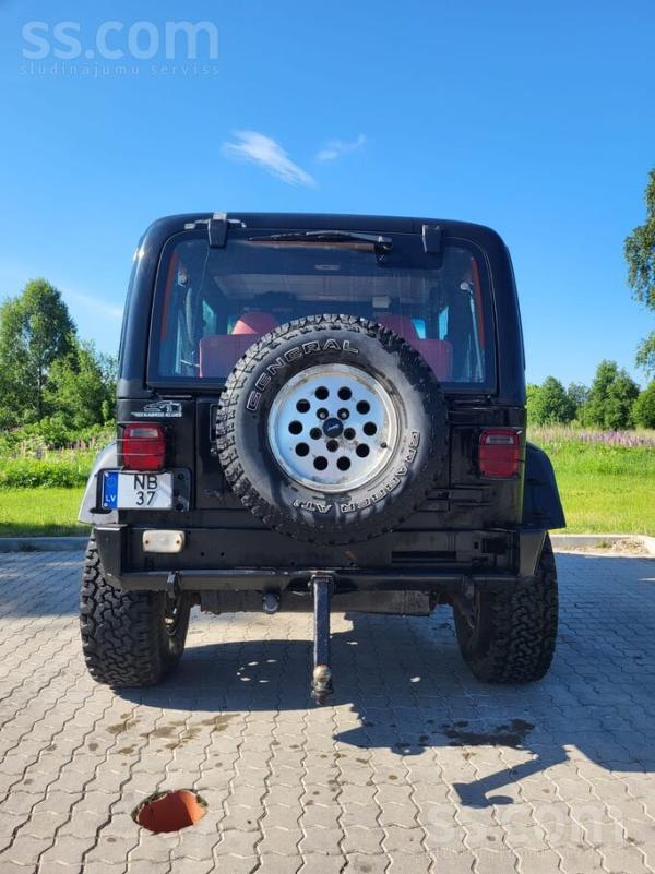 Melns Jeep Wrangler 1999 Rīga, ar dzinēja tilpumu 4.00 L un nobraukumu 179 tūkst. km par 9200 €, foto 5 vietnē AUTOMOTO.COM.LV
