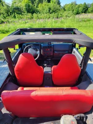 Melns Jeep Wrangler 1999 Rīga, ar dzinēja tilpumu 4.00 L un nobraukumu 179 tūkst. km par 9200 €, foto 9 vietnē AUTOMOTO.COM.LV