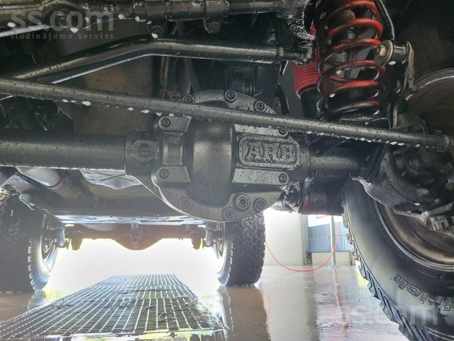 Melns Jeep Wrangler 1999 Rīga, ar dzinēja tilpumu 4.00 L un nobraukumu 179 tūkst. km par 9200 €, foto 14 vietnē AUTOMOTO.COM.LV