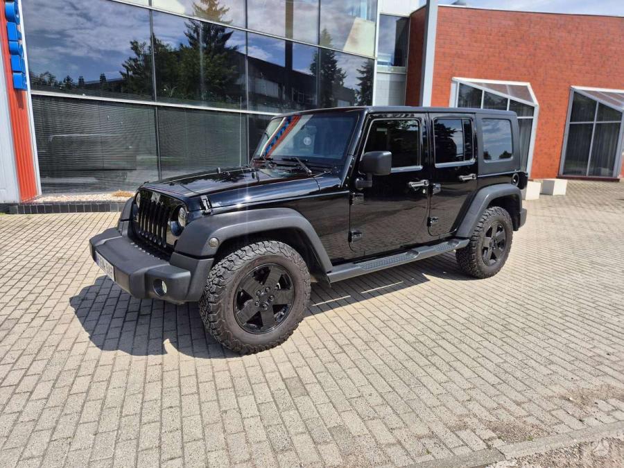 Melns Jeep Wrangler 2007 Marijampole, ar dzinēja tilpumu 2.78 L un nobraukumu 250 tūkst. km par 13000 €, foto 1 vietnē AUTOMOTO.COM.LV