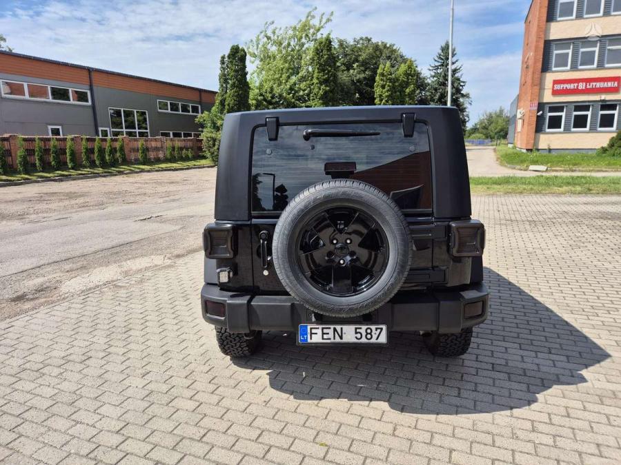 Melns Jeep Wrangler 2007 Marijampole, ar dzinēja tilpumu 2.78 L un nobraukumu 250 tūkst. km par 13000 €, foto 4 vietnē AUTOMOTO.COM.LV